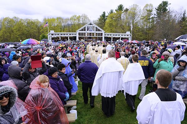 Thousands Celebrate Divine Mercy Sunday at National Shrine | Marians of ...